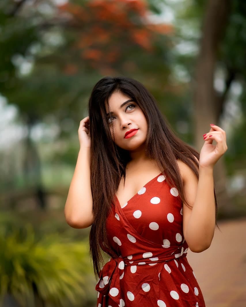 Moumita Majumdar: ఘాటు అందాలతో మత్తెక్కిస్తున్న బెంగాలీ భామ మౌమితను ...