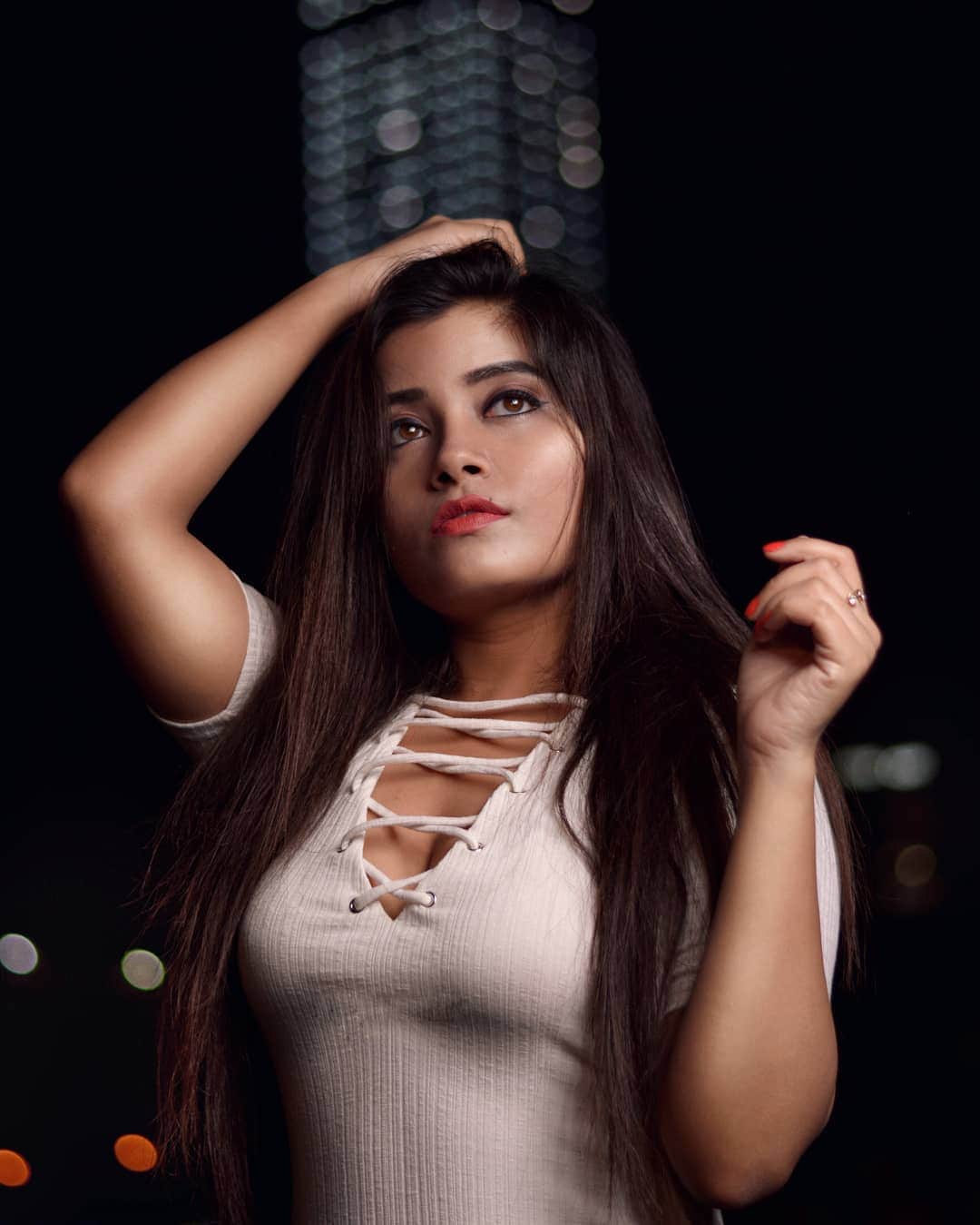 Moumita Majumdar: ఘాటు అందాలతో మత్తెక్కిస్తున్న బెంగాలీ భామ మౌమితను ...