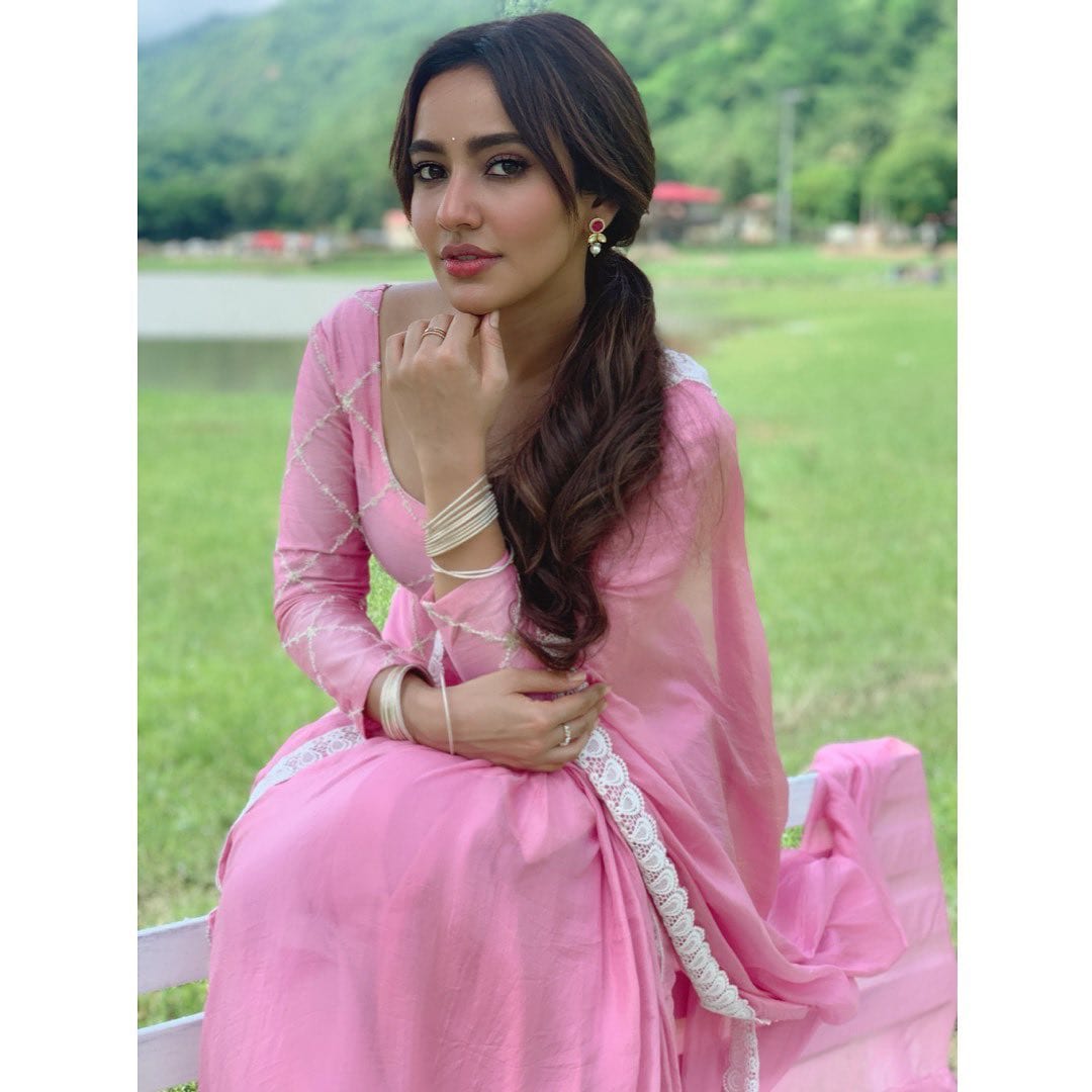 Neha Sharma: నేహా.. పరువాల అందాలు ఆహా.. అభిమానులకు నిద్ర లేని రాత్రులే ...
