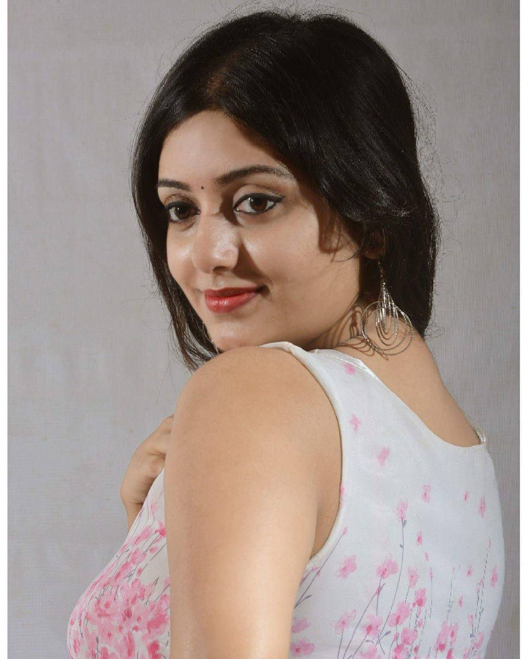 ఈ బెంగాలీ భామను చూస్తుంటే...చలికాలంలోనూ మన్మధ తాపం తాళలేక... – News18 ...