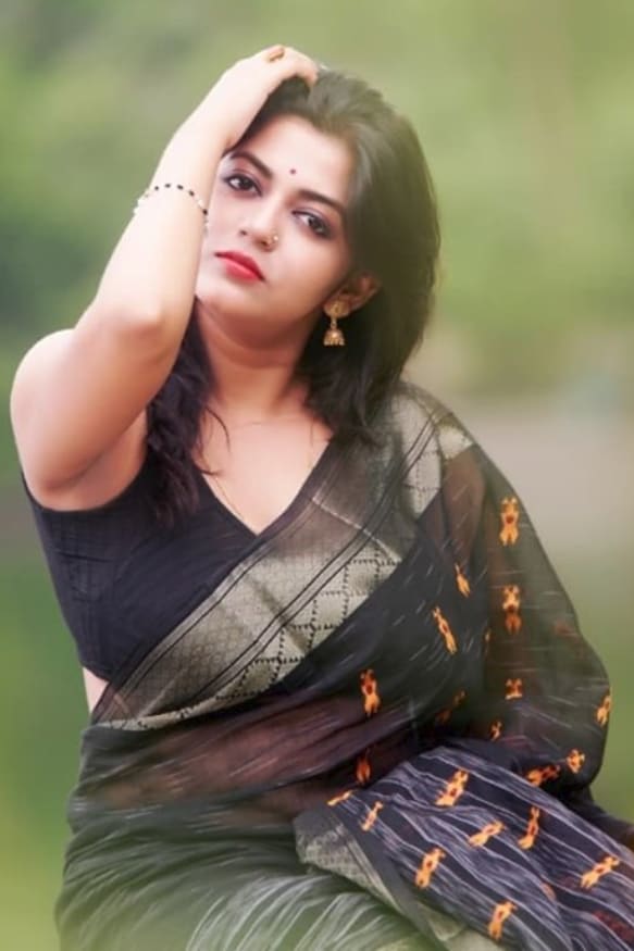 Triyaa das: బెంగాలీ మోడల్ చీరకట్టు అందాలు చూస్తే మతి పోవడం ఖాయం ...