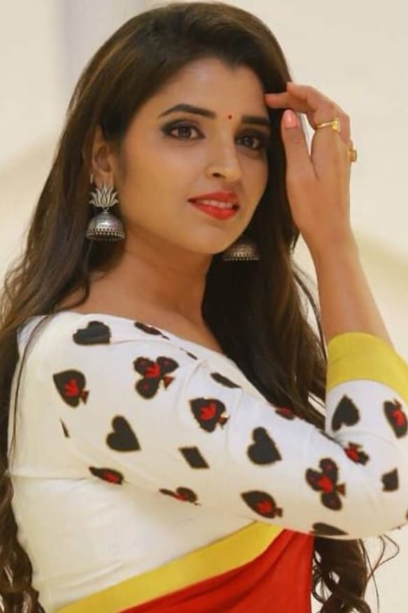 Anchor Shyamala: యెల్లో కలర్ డ్రెస్‌లో అదుర్స్ అనిపించేలా యాంకర్ శ్యామల ...