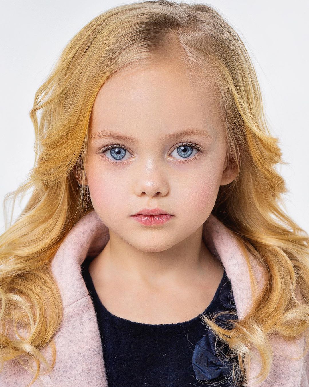 Pics : బొమ్మ కాదు బేబీ... ఇన్‌స్టాగ్రామ్ మోస్ట్ క్యూట్ గర్ల్ వయోలా ...