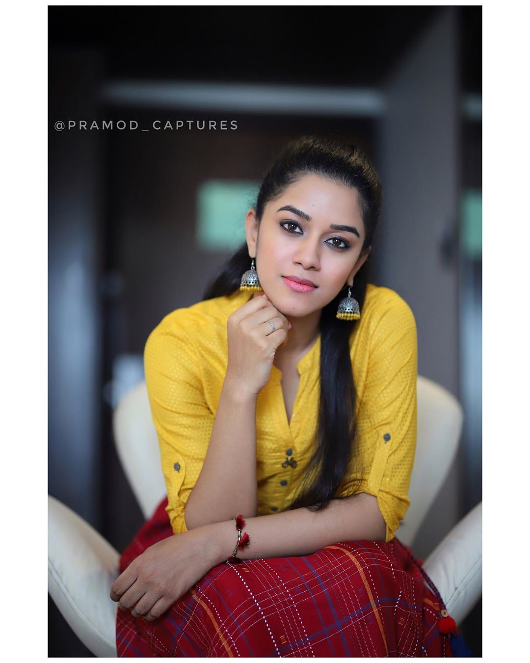 తెలుగు తెరకు కొత్త అందం... వాల్మీకి భామ మృణాళిని రవి లేటెస్ట్ పిక్స్ ...