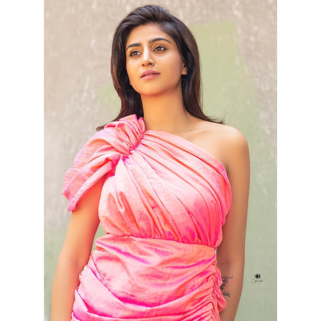 బికినీలో యాంకర్ వర్షిణి.. వైరల్ అవుతోన్న పిక్స్.. – News18 తెలుగు