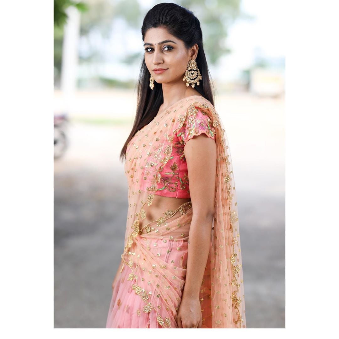 బికినీలో యాంకర్ వర్షిణి.. వైరల్ అవుతోన్న పిక్స్.. – News18 తెలుగు