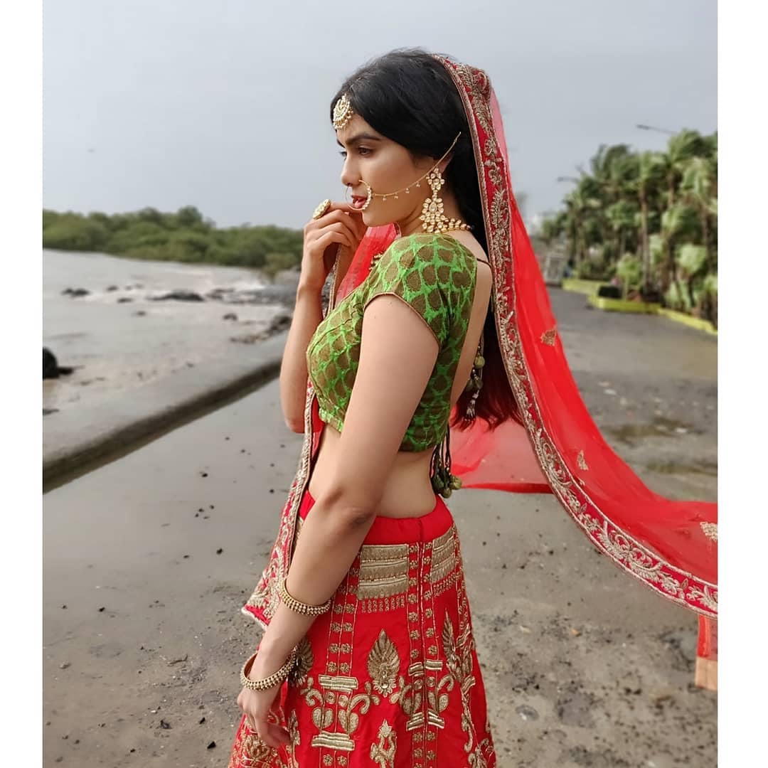 వావ్ అనిపించేలా.. అదా శర్మ నడుము ఒంపులు.. | heroine adah sharma ...