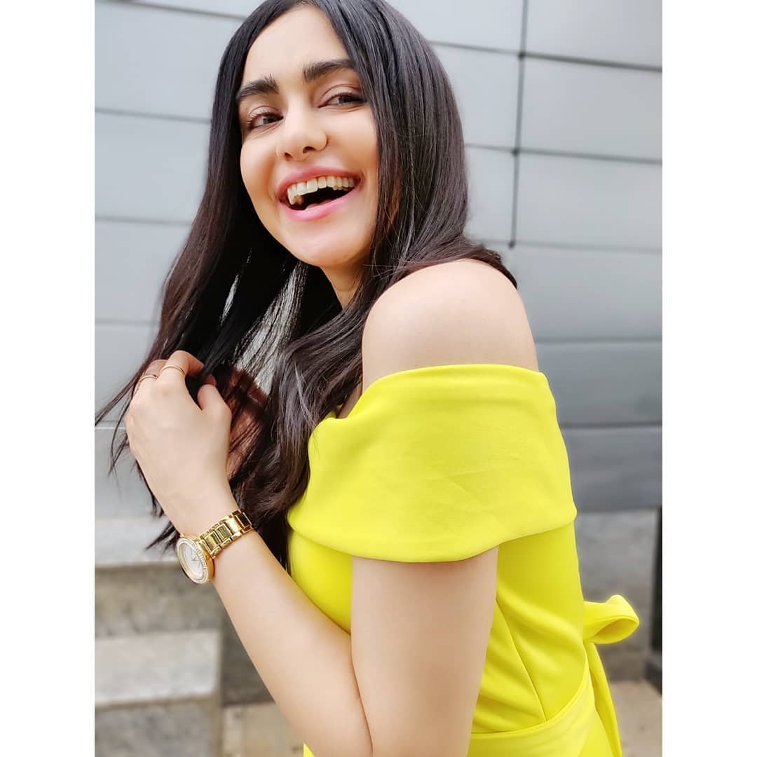 వావ్ అనిపించేలా.. అదా శర్మ నడుము ఒంపులు.. | heroine adah sharma ...