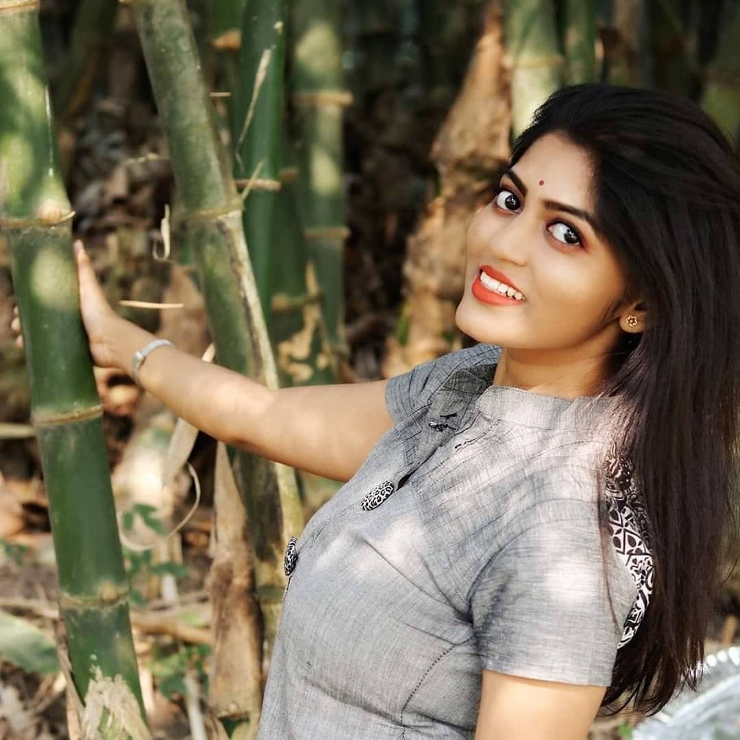 Pics : హాట్ అందాల విందు చేస్తున్న త్రియాదాస్ – News18 తెలుగు