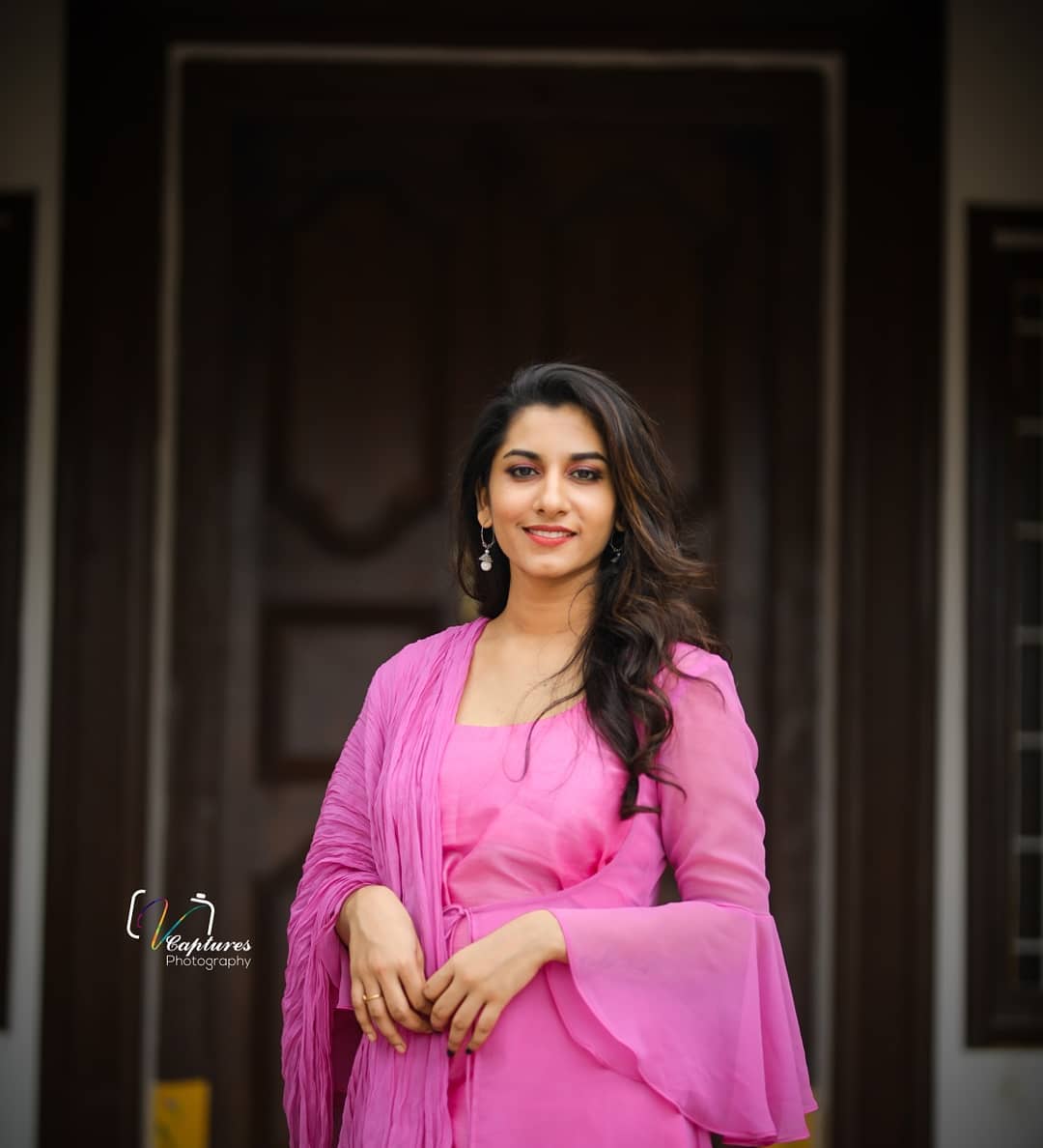 Anchor Vishnupriya: వామ్మో విష్ణుప్రియ.. ఇలా రెచ్చిపోతే కుర్రాళ్లకు ఇంక ...