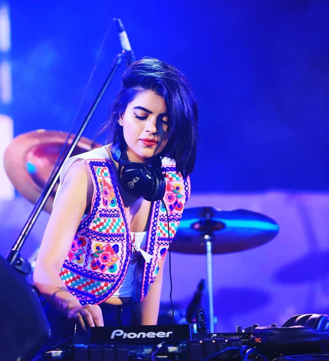 Pics : డీజేగా దుమ్మురేపుతున్న రియా... | indian famous DJ Rhea photos nk ...