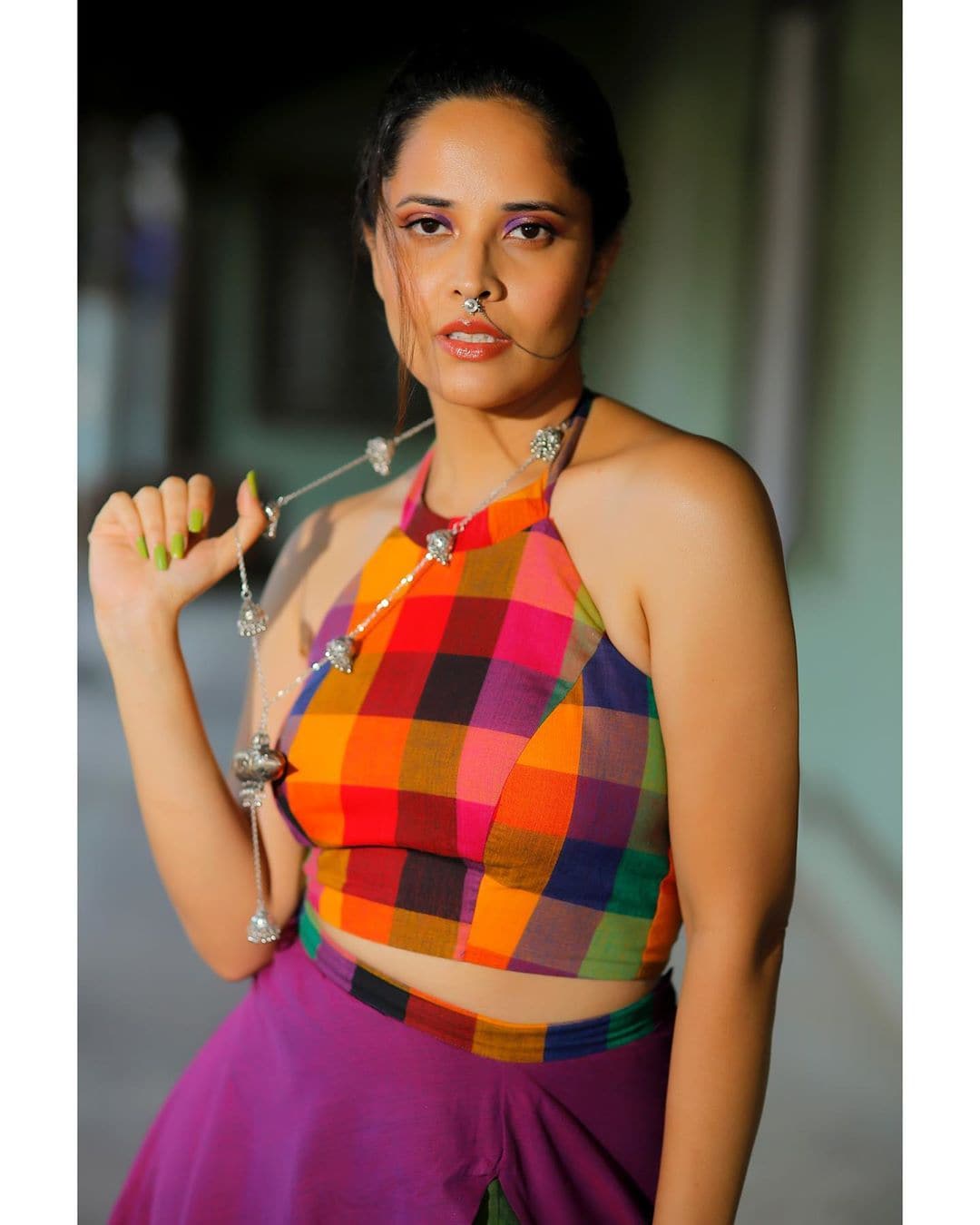 కవ్విస్తోన్న అనసూయ నడుమందాలు.. – News18 తెలుగు