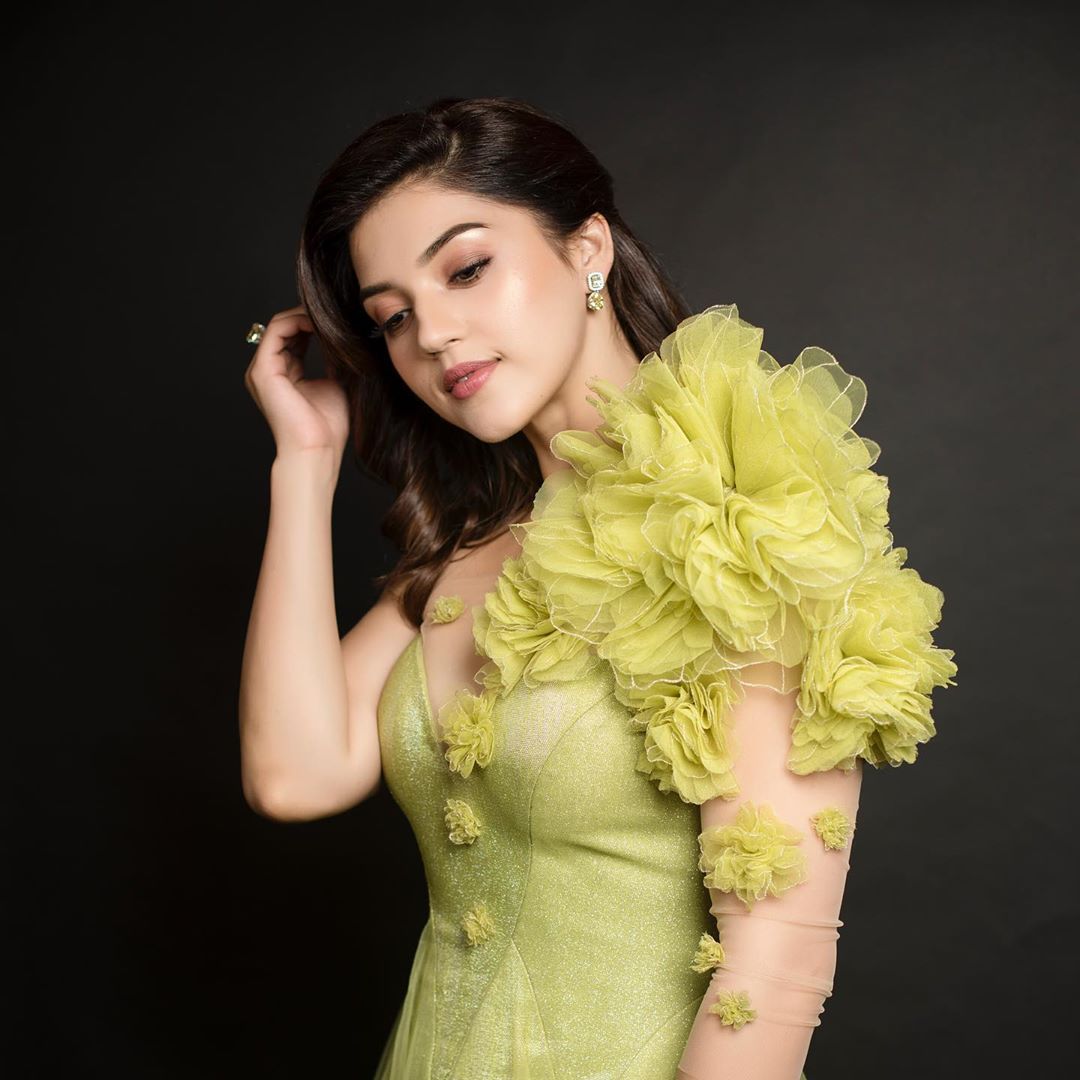 Mehreen : బికినీలో మెహ్రీన్.. నడుమందాలతో ఫిదా చేస్తోందిగా.. – News18 తెలుగు