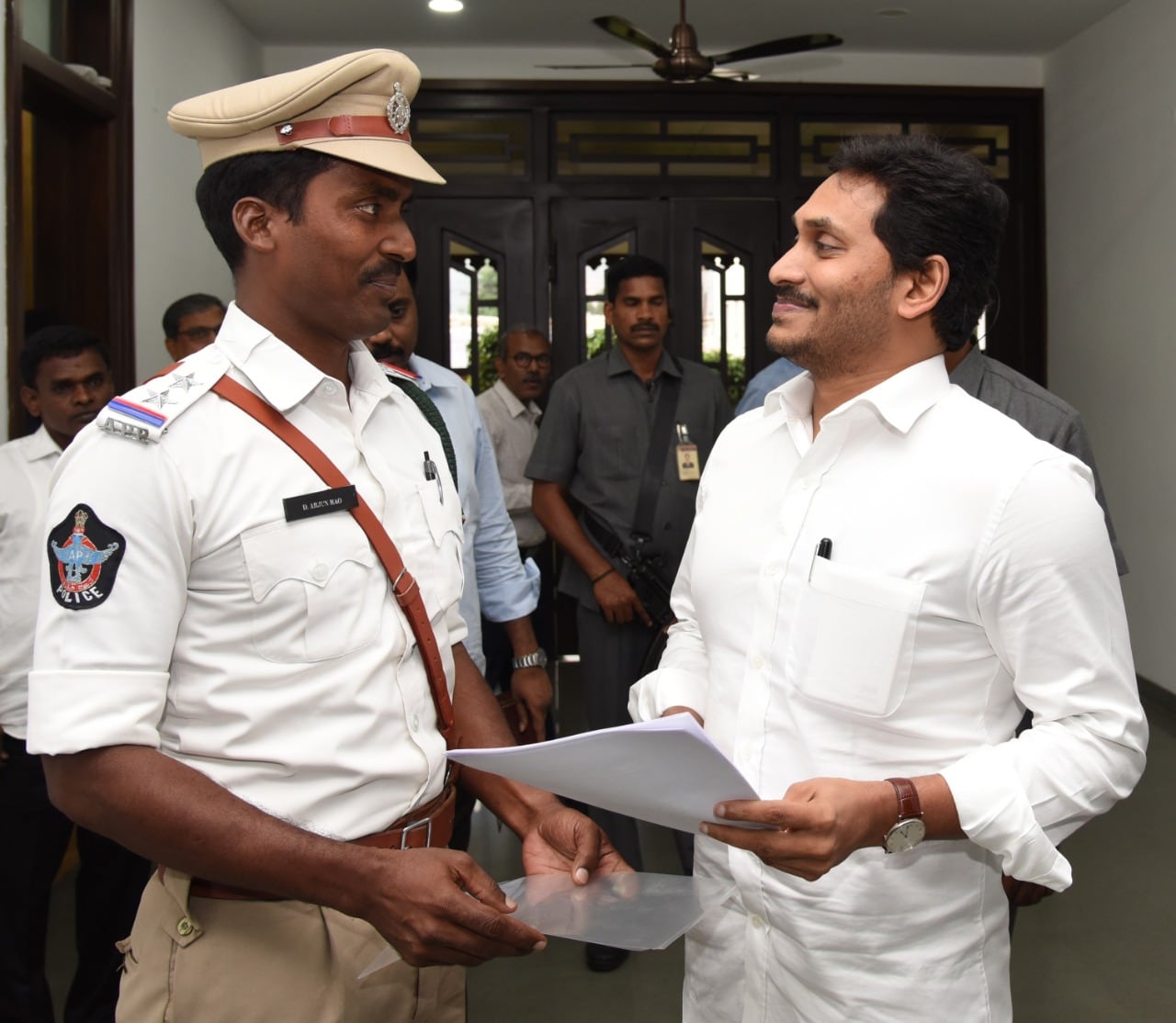 Ap cm jagan mohan reddy congratulates reserve si arjun rao, శభాష్ ...