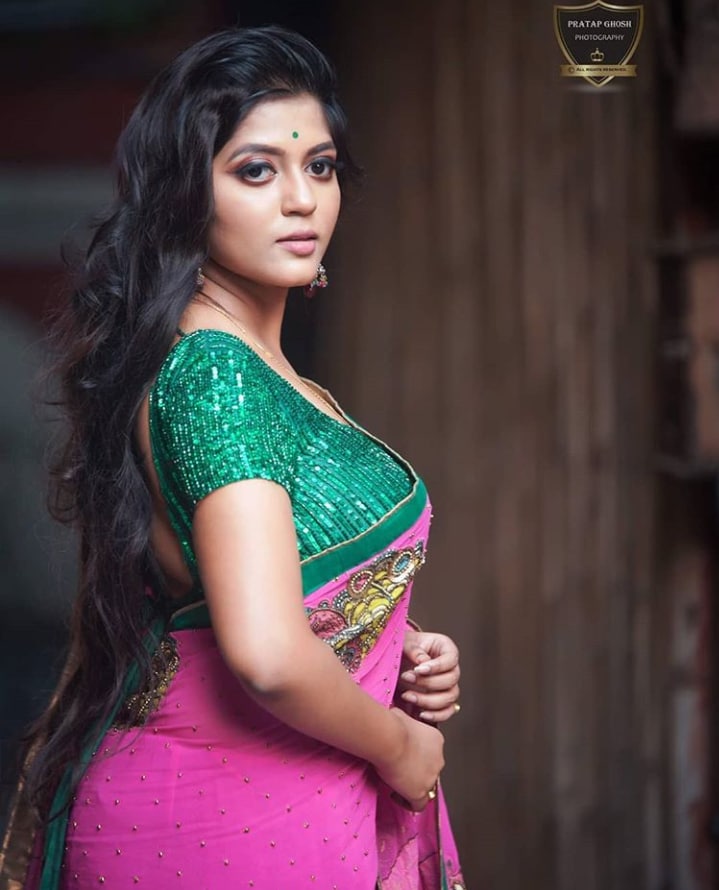 Triya das: పండువెన్నెల లాంటి అందాలతో కసి పెంచుతున్న ఈ బెంగాలీ భామను ...