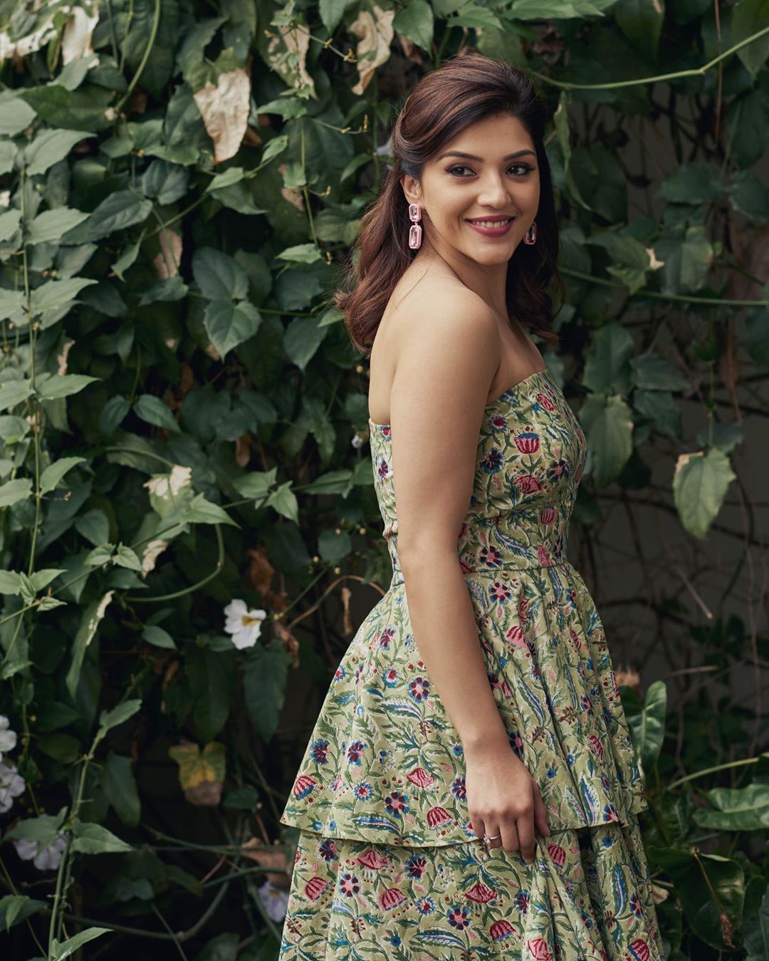 Mehreen: మెహ్రీన్ కౌర్ అదిరిపోయే క్లీవేజ్ షో.. – News18 తెలుగు