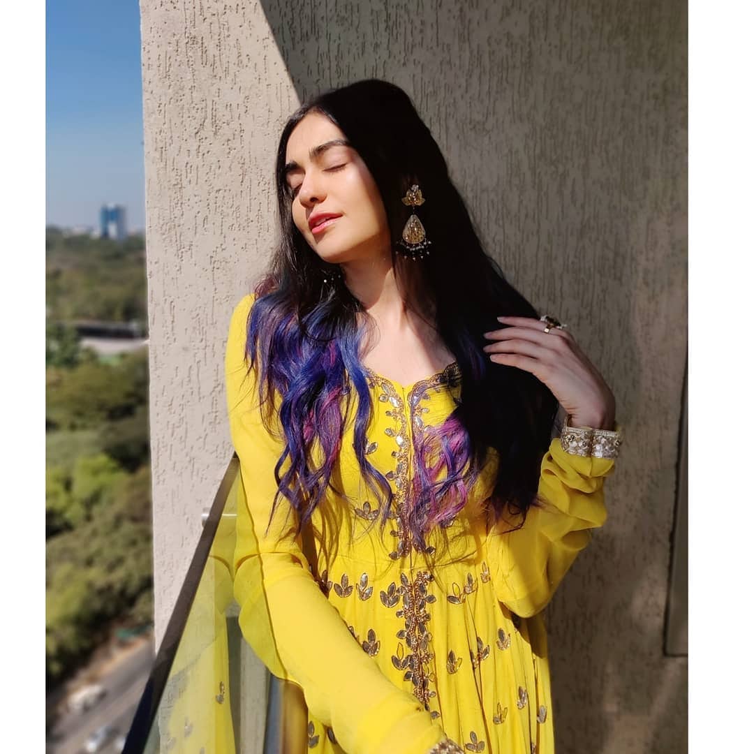 News18 Telugu - వావ్ అనిపించేలా.. అదా శర్మ నడుము ఒంపులు.. | heroine ...