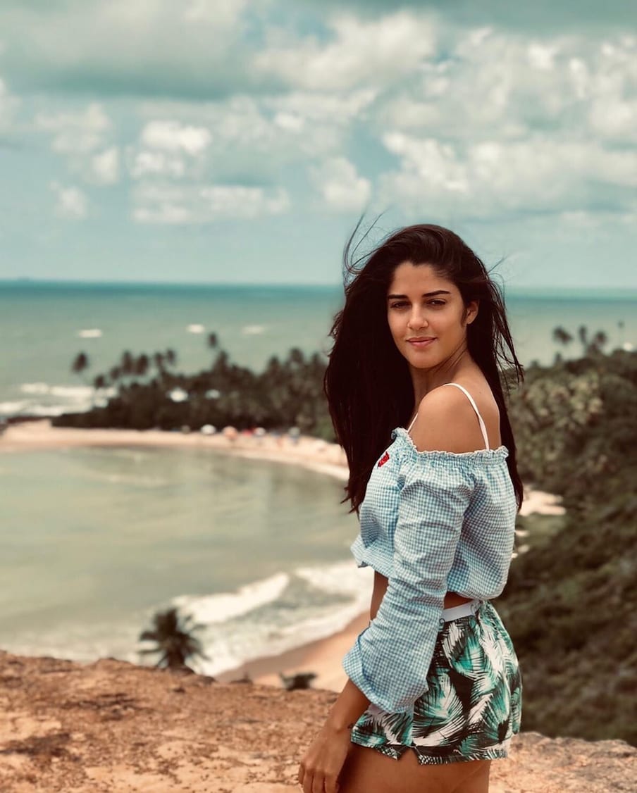 విజయ్ దేవరకొండ భామ ఇజబెల్లా లైట్ లేటెస్ట్ పిక్స్... అదిరెన్.., Vijay ...