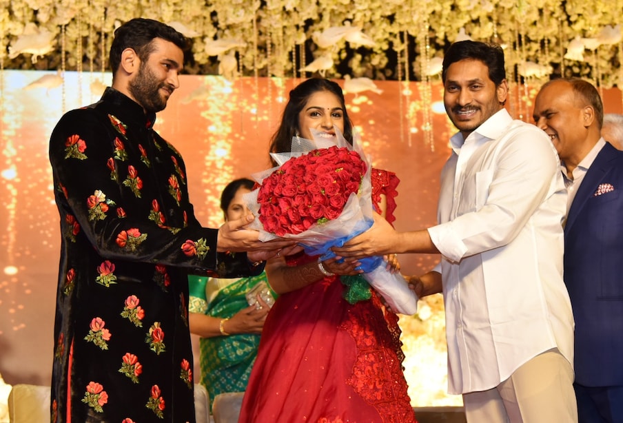 అయోధ్య రామిరెడ్డి కుమారుడి పెళ్లి వేడుకలో సీఎం జగన్... | AP CM YS ...