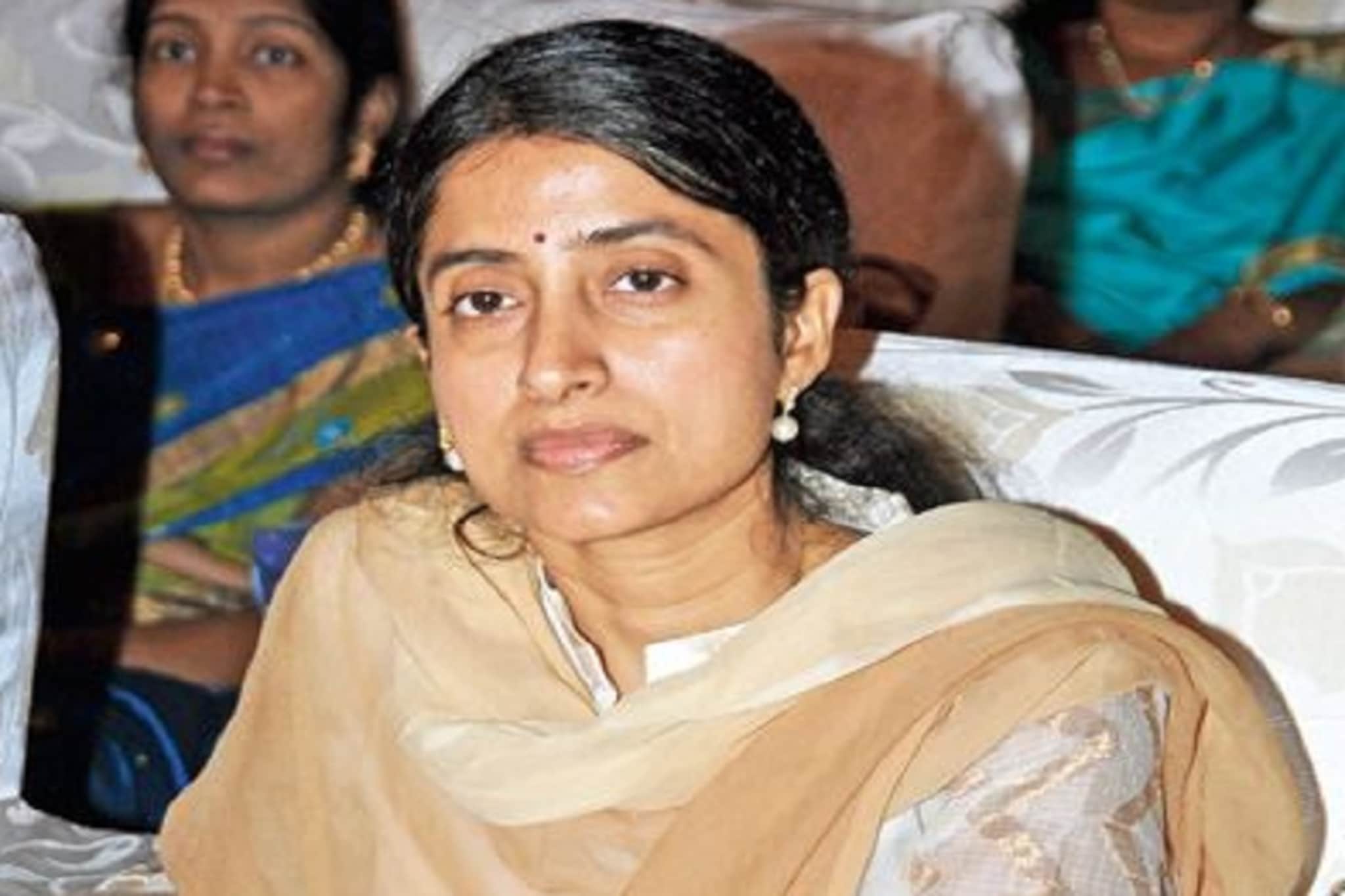 Ys Bharathi News, Photos & Videos in Telugu - News18 తెలుగు