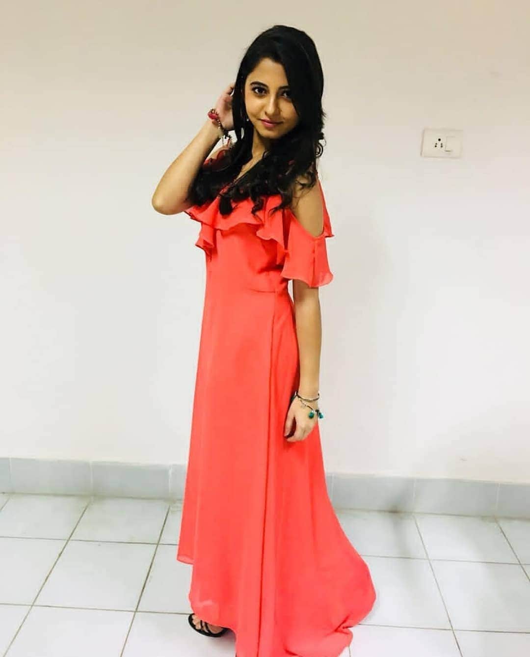 క్యూట్‌గా కట్టిపడేస్తున్న ప్రెషర్ కుక్కర్ బ్యూటీ | pressure cooker ...