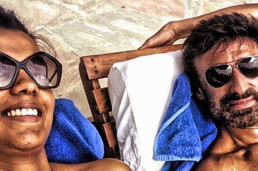 ఆమెకు 33.. అతడికి 51.. లేటు వయసులో ఘాటు సరసం.. | సినిమా - News18 తెలుగు