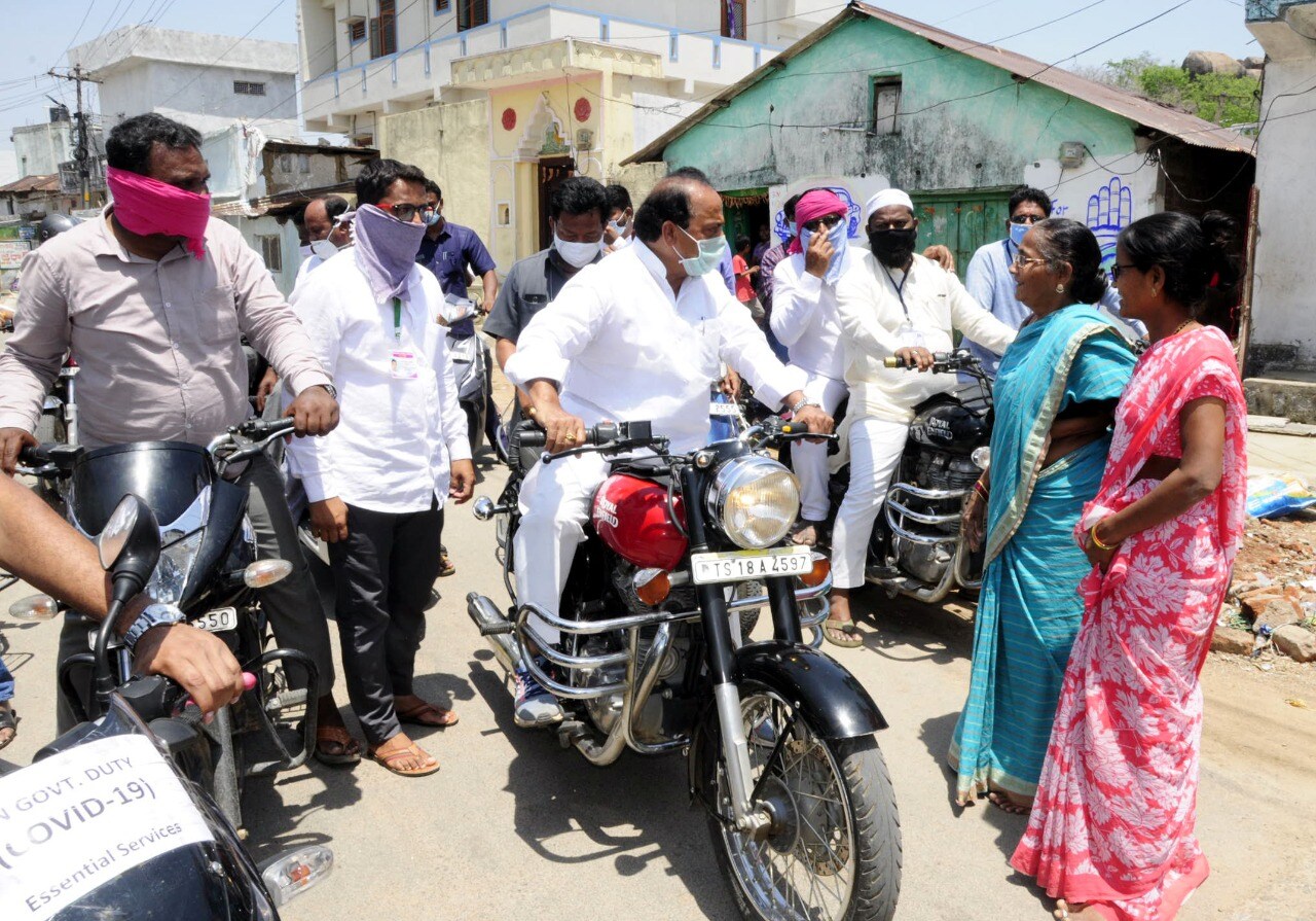 70 ఏళ్ల వయసులో బుల్లెట్ మీద తెలంగాణ మంత్రి అవగాహన ర్యాలీ... – News18 తెలుగు