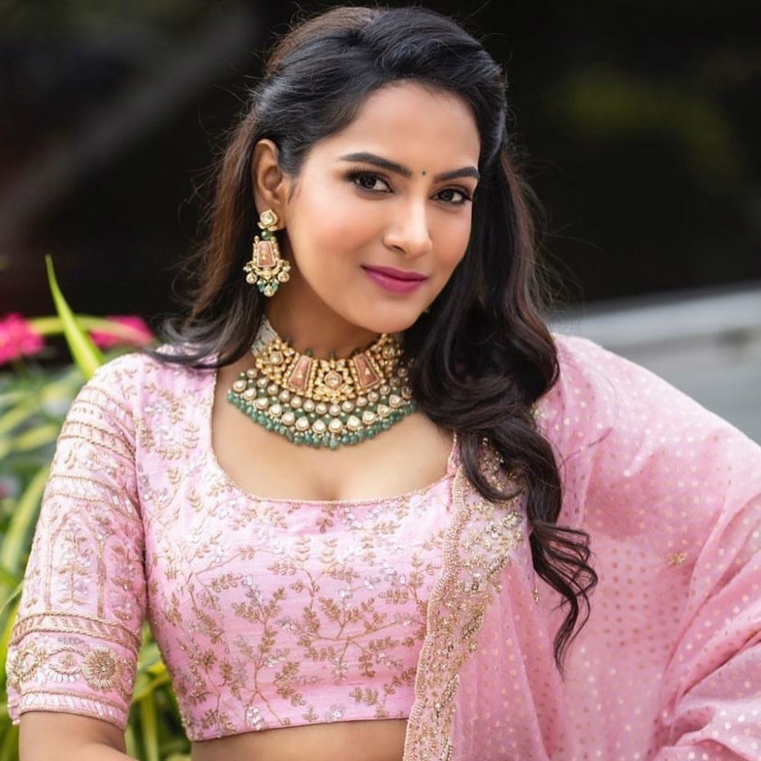 Himaja: ఈ బిగ్ బాస్ భామ అందాలను చూసే కొద్దీ చూడాలనిపించడం ఖాయం ...