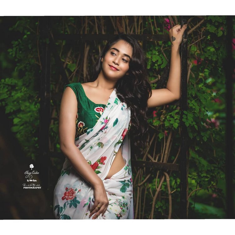 Deepthi Sunaina: చీర క‌ట్టులో దీప్తి సున‌య‌న అందాలు.. చూస్తే వావ్ ...