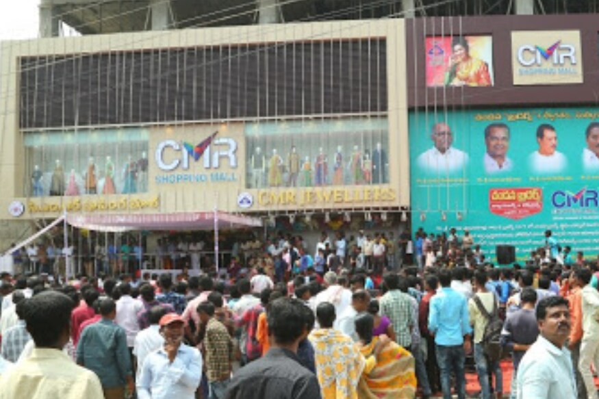 CMR షాపింగ్ మాల్‌‌కు కన్నం వేసిన ఇంటి దొంగలు.. పట్టుకున్న పోలీసులు ...