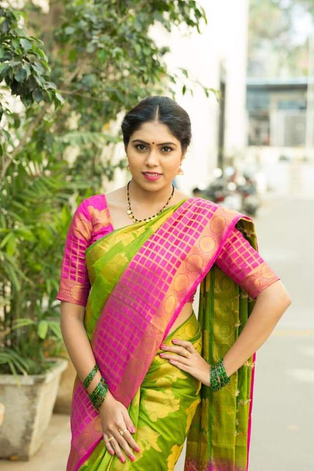 జబర్ధస్త్ చమ్మక్ చంద్ర టీంలో చేసే అమ్మాయి సత్య శ్రీ లేటెస్ట్ ఫోటోషూట్ ...