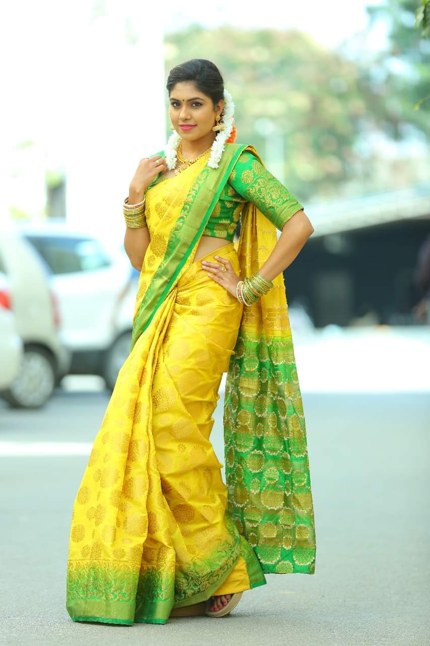 Chammak Chandra Sathya Sree: చమ్మక్ చంద్ర టీమ్ మేట్ సత్య శ్రీ ఫోటోషూట్ ...