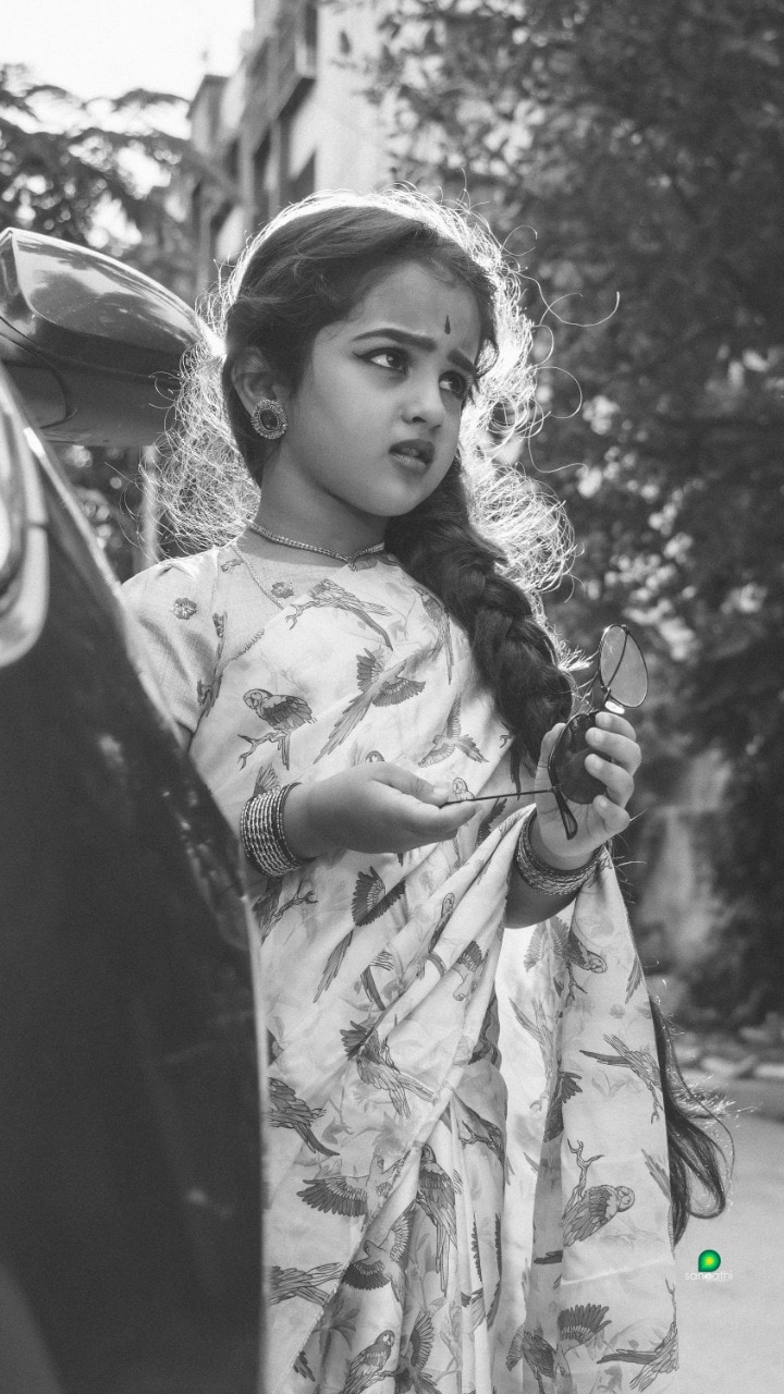 మహానటి వేషంలో సోషల్ మీడియాను షేక్ చేస్తోన్న బుజ్జాయి.. – News18 తెలుగు