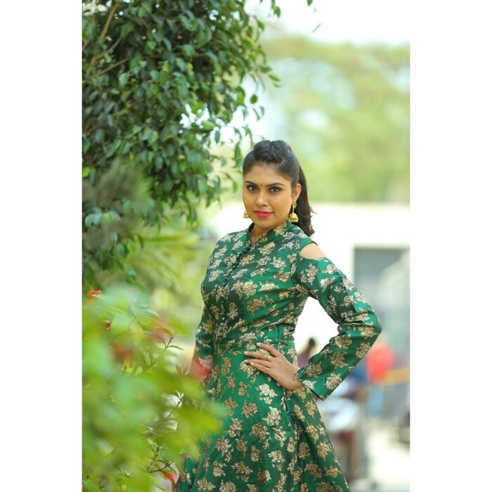 జబర్ధస్త్ చమ్మక్ చంద్ర టీంలో చేసే అమ్మాయి సత్య శ్రీ లేటెస్ట్ ఫోటోషూట్..