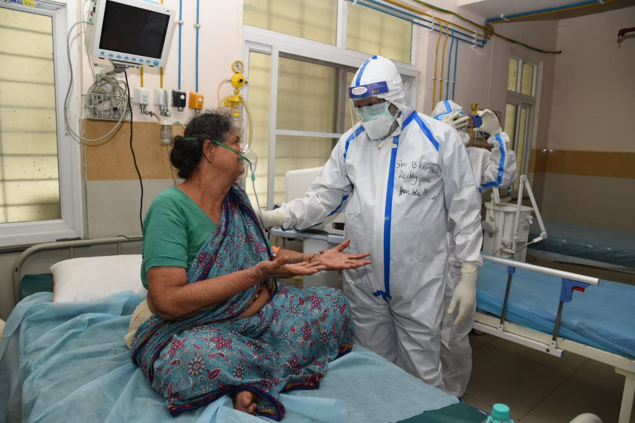 Ysrcp mla chevireddy bhaskar reddy visited covid hospital wearing ppe ...
