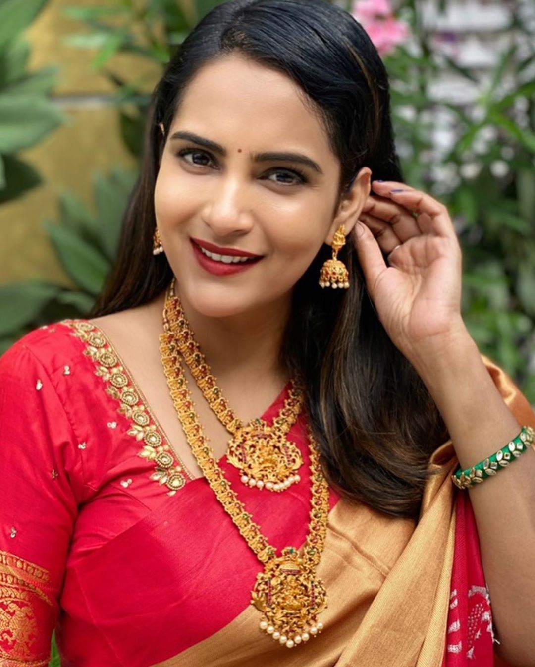సీరియల్ నటి హిమజ లేటెస్ట్ ఫోటో షూట్.. చీరలో అదరగొట్టిందిగా.. – News18 ...