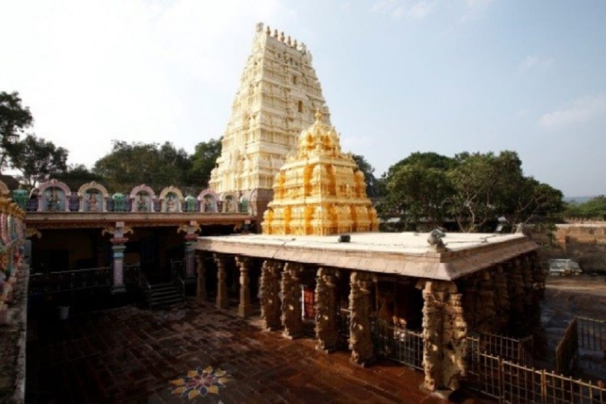 News18 Telugu - Srisailam: శ్రీశైల క్షేత్రంలో మరో వివాదం.. బైబిల్‌తో ...