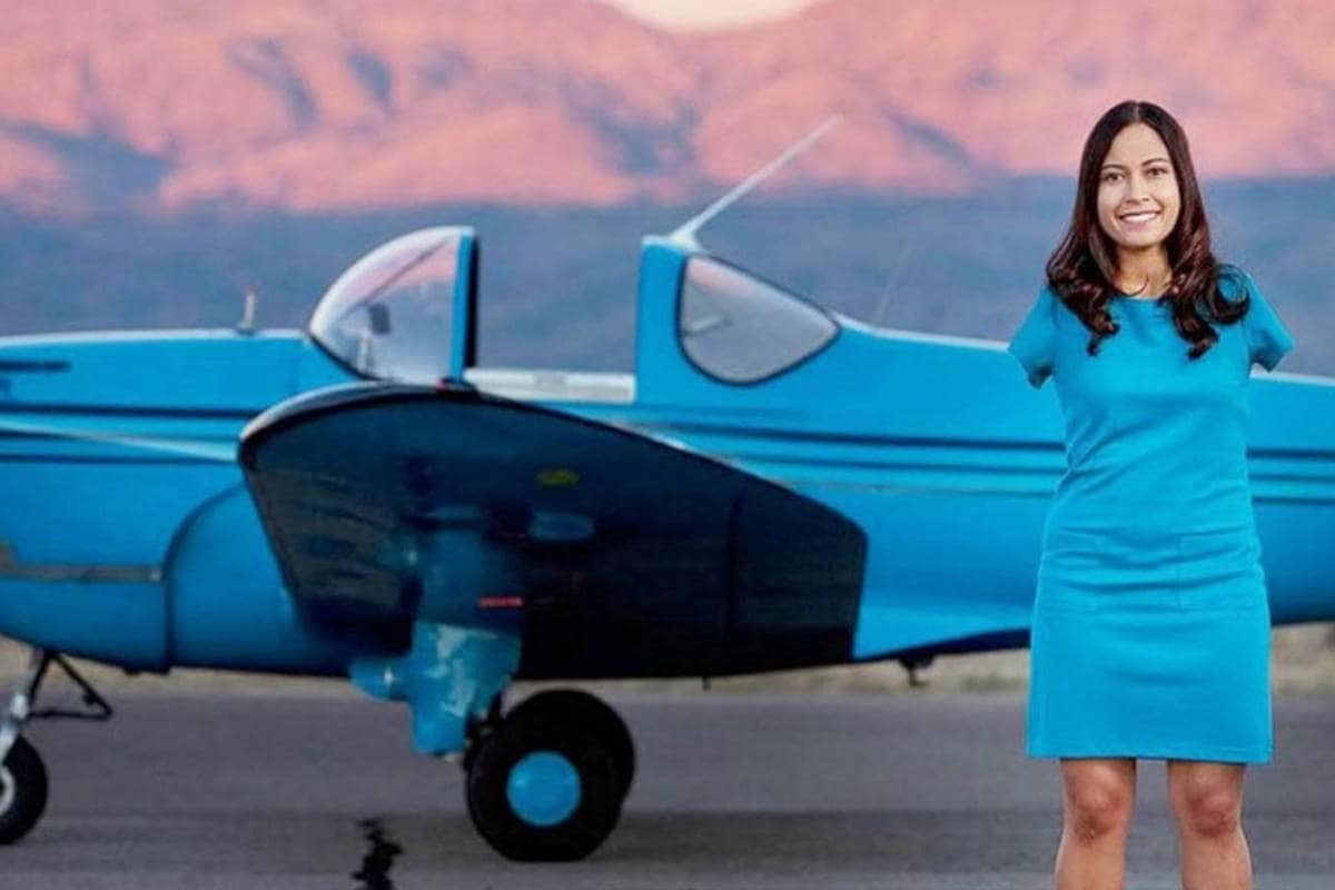 Jessica Cox: పైలెట్ జెస్సికా కాక్స్... చేతుల్లేవ్... కాళ్లతో విమానం ...