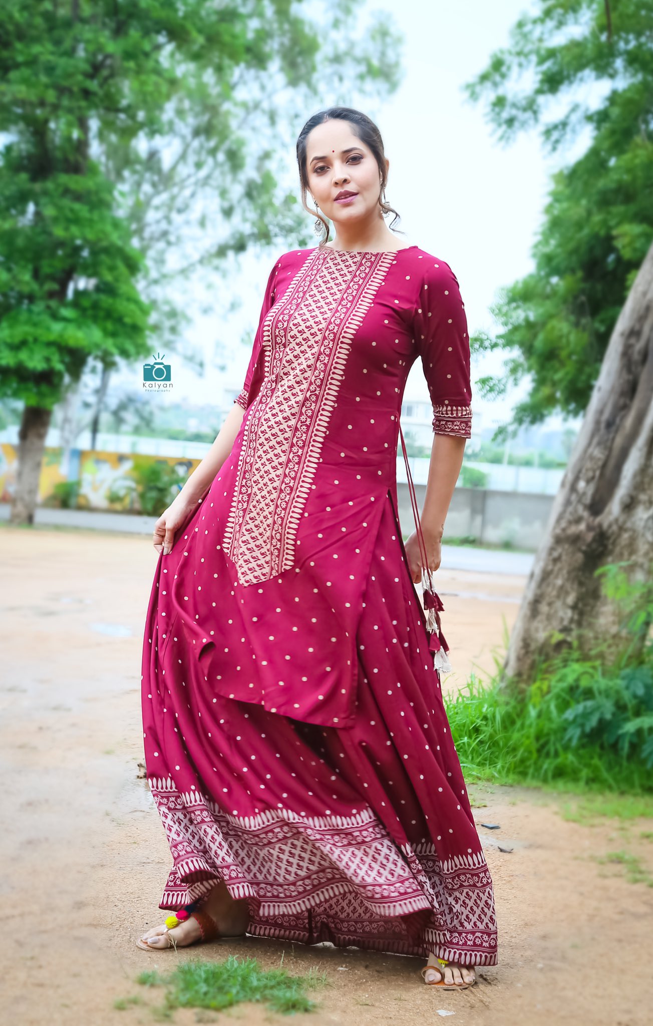 Anchor Anasuya : కాటుక కళ్లతో మాయ చేస్తోన్న అనసూయ.. అదిరిన పిక్స్ ...