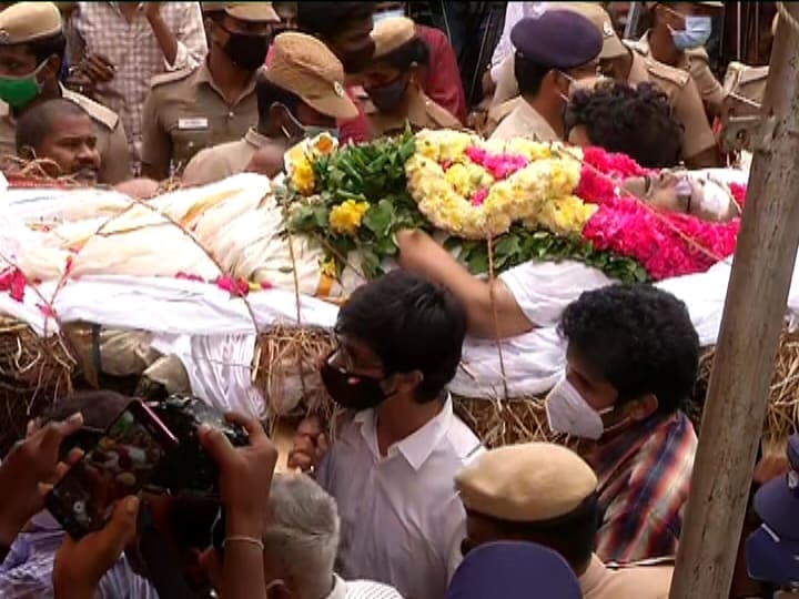 గాన గంధర్వునికి కన్నీటి వీడ్కోలు..ముగిసిన అంత్యక్రియలు.. – News18 తెలుగు