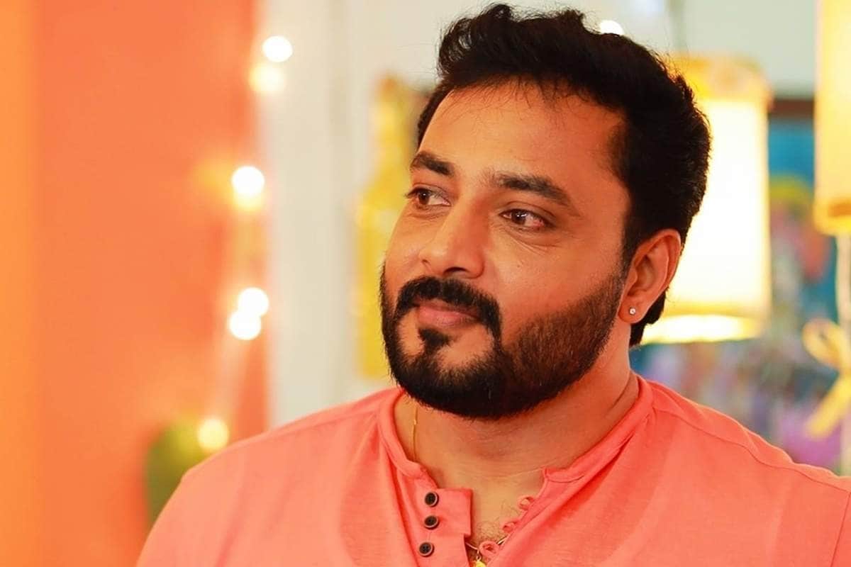 ఇండస్ట్రీలో మరో విషాదం.. బ్యాడ్మింటన్ ఆడుతూ ప్రాణాలు వదిలిన ప్రముఖ ...