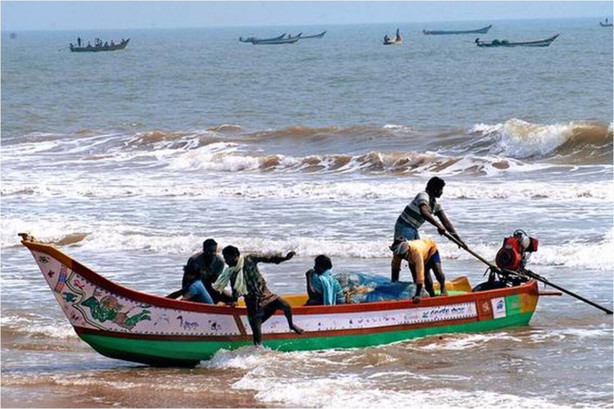 News18 Telugu - AP Weather Alert: మత్స్యకారులు వేటకు వెళ్లవద్దని...ఏపీ ...