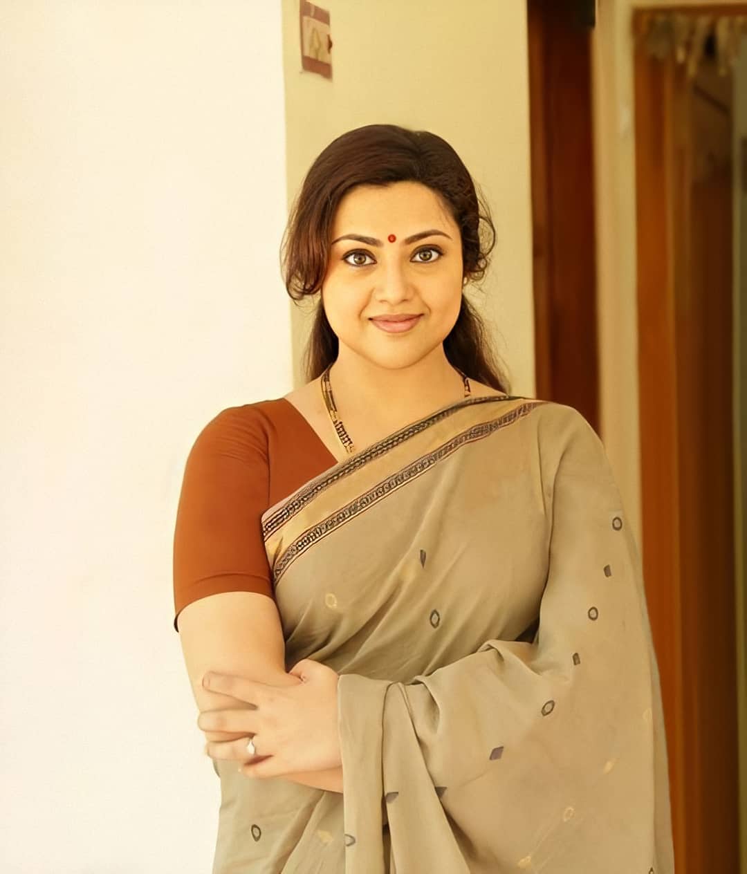 Meena Sagar : ఒకప్పటి స్టార్ హీరోయిన్.. అందాల తార మీనా బ్యూటీఫుల్ ...