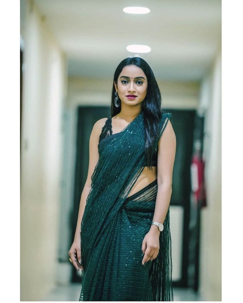 IPL Anchor Vindhya Vishaka: అందాలే ఆయుధంగా.. యాంకర్ వింద్య విశాఖ హాట్ ...