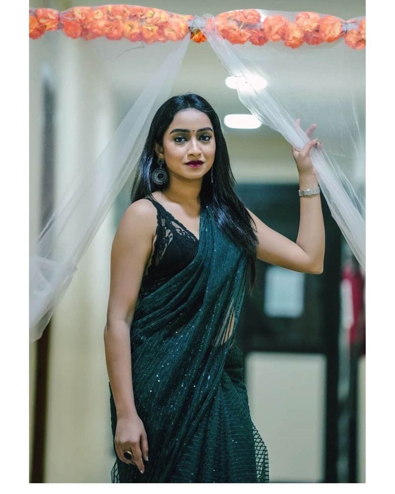 IPL Anchor Vindhya Vishaka: అందాలే ఆయుధంగా.. యాంకర్ వింద్య విశాఖ హాట్ షో.. – News18 తెలుగు