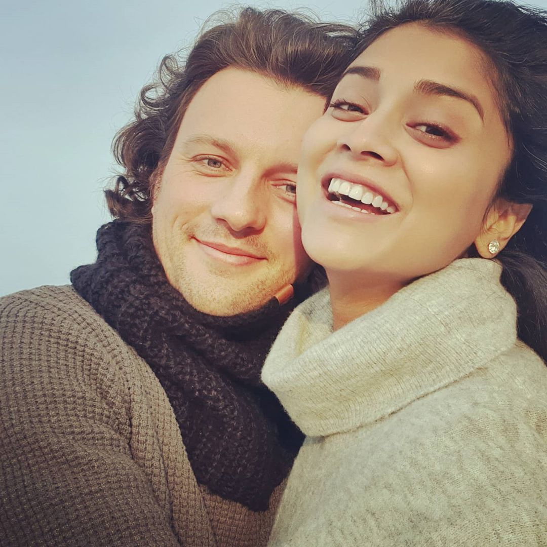 Shriya Saran : భర్తతో పరవశంలో మునిగితేలుతున్న శ్రియ సరన్.. పిక్స్ వైరల్ ...