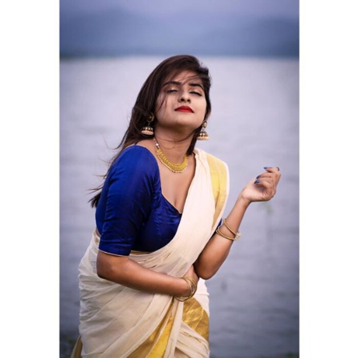 Parvathy Arun: క్యూ్ట్‌గా కవ్విస్తున్న కేరళ కుట్టి పార్వతీ అరుణ్