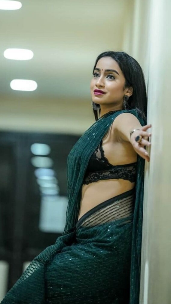 IPL Anchor Vindhya Vishaka: అందాలే ఆయుధంగా.. యాంకర్ వింద్య విశాఖ హాట్ షో.. – News18 తెలుగు