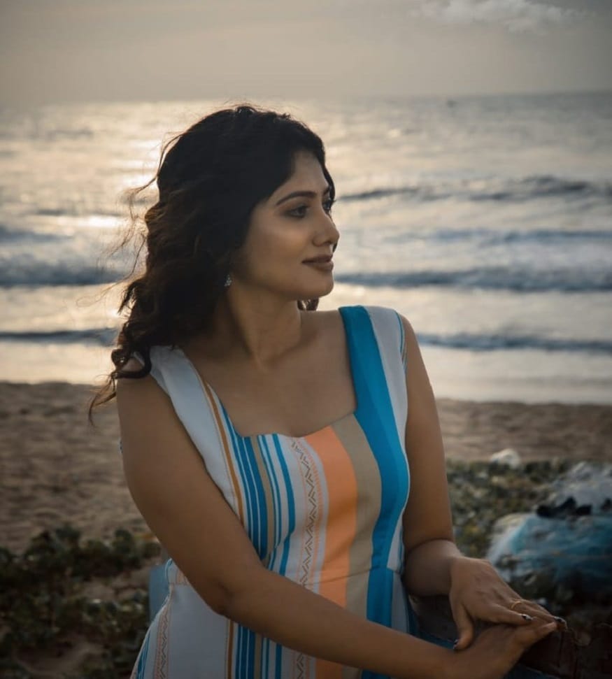Bigg Boss Julie: వింటర్‌లో హీట్ పుట్టిస్తున్న బిగ్ బాస్ బ్యూటీ జూలీ ...