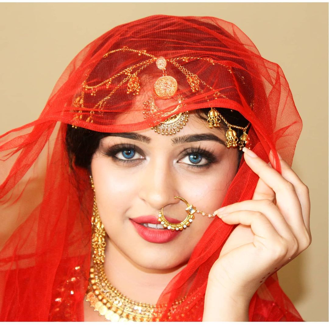 Apsara Rani: హ్యాపీ బర్త్‌డే అప్సర రాణి.. వింటర్‌లో హీట్ పెంచే హాట్ ...